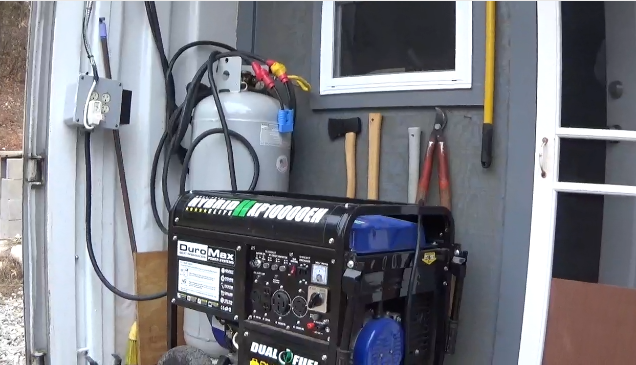 Shipping Container Foyer – Tiny House Off Grid Living